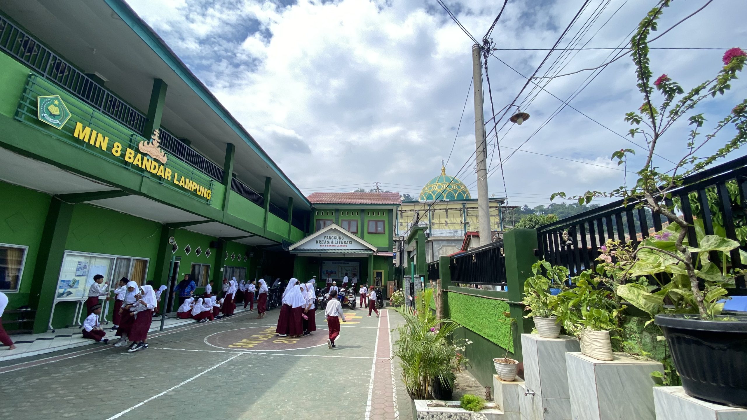 MIN 8 Bandar Lampung Cetak Generasi Gemar Membaca Lewat Program Wajib Baca di Perpustakaan ...